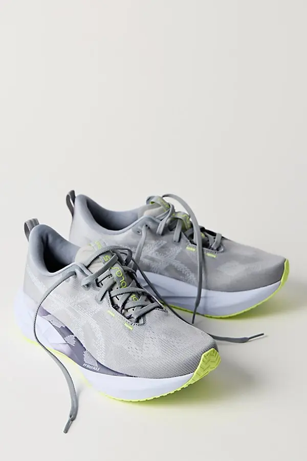 Asics Novablast 5 Sneakers - Gravel/blue Fade