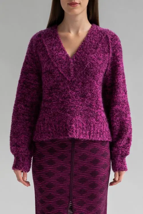 SSKEIN V-neck Bouclé Pullover - Fuschia Aubergine