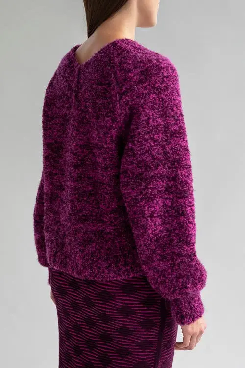 SSKEIN V-neck Bouclé Pullover - Fuschia Aubergine