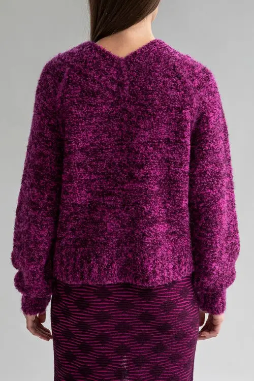 SSKEIN V-neck Bouclé Pullover - Fuschia Aubergine