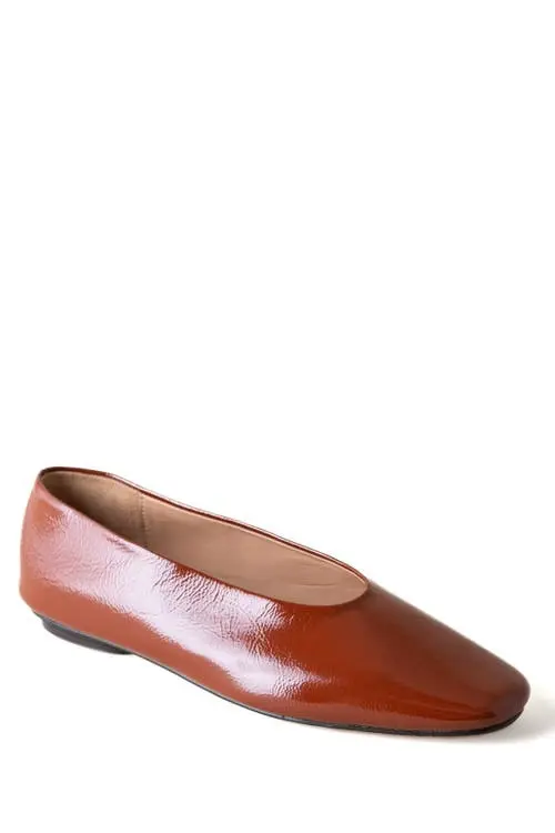 HUMA BLANCO Margaux Ballet Flat - Cinnamon Crinkle Patent
