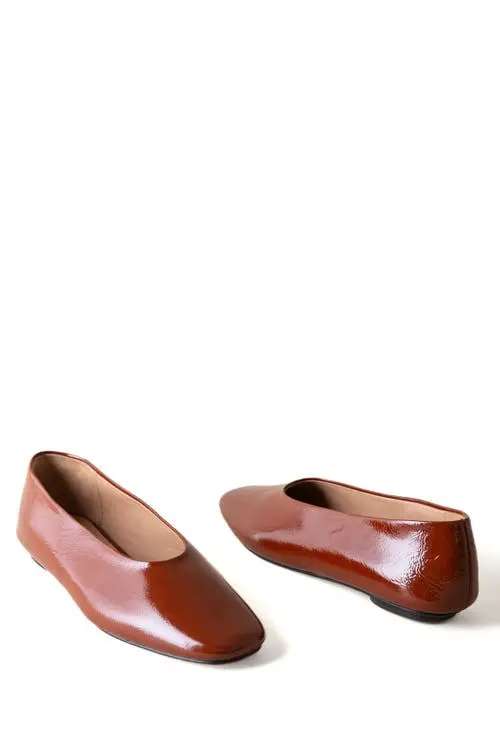 HUMA BLANCO Margaux Ballet Flat - Cinnamon Crinkle Patent