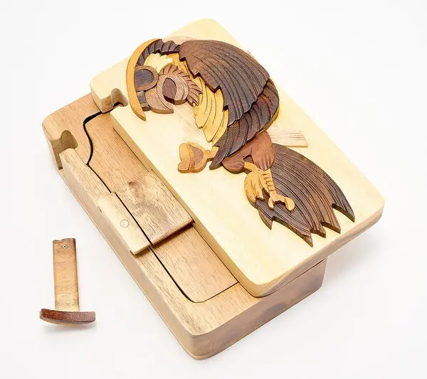 CARVER DAN'S Handcrafted Parrot On Beach Puzzle Box