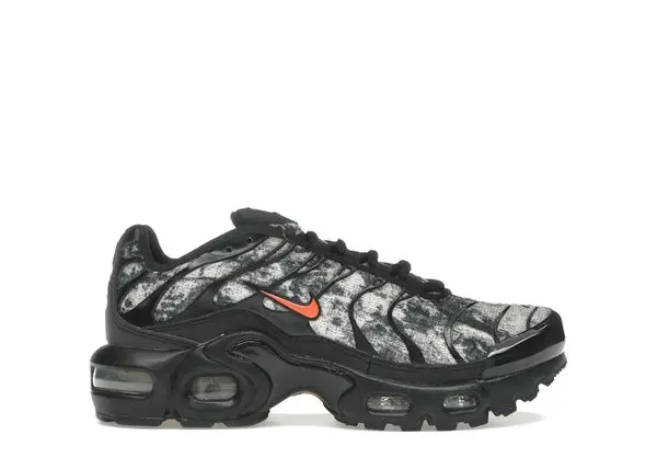Nike Air Max Plus Sneakers - Black/orange/camo