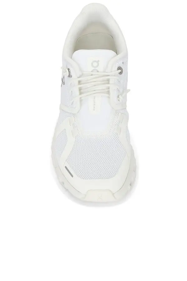 On Sneaker - White