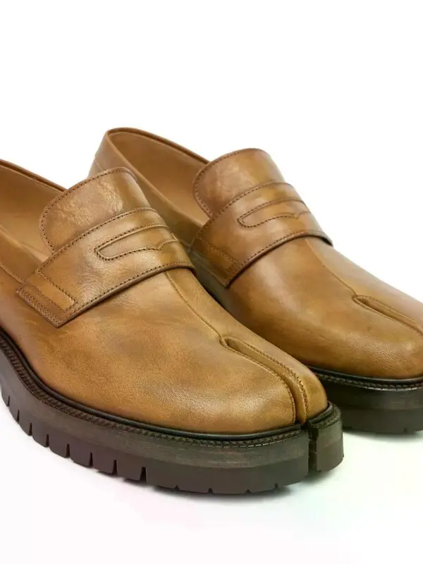 MAISON MARGIELA Tabi Leather Loafers - Neutrals