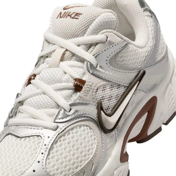 Nike V5 Rnr Athletic Shoes - White