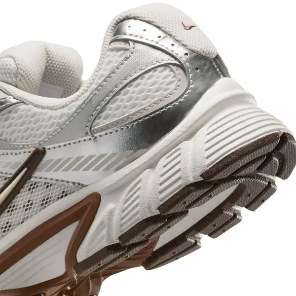 Nike V5 Rnr Athletic Shoes - White