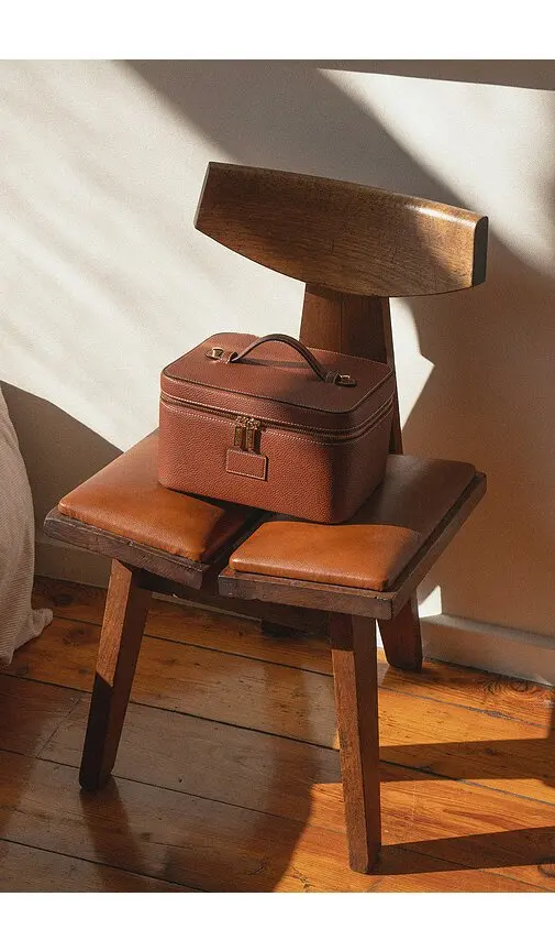ETOILE COLLECTIVE Vanity Case - Brown