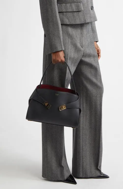 FERRAGAMO Small Hug Leather Satchel - Nero/borgogna