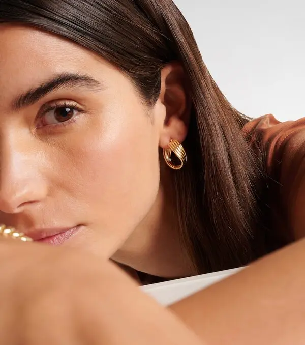 STONE AND STRAND - Stone And Strand Swerve 10kt Gold Hoop Earrings