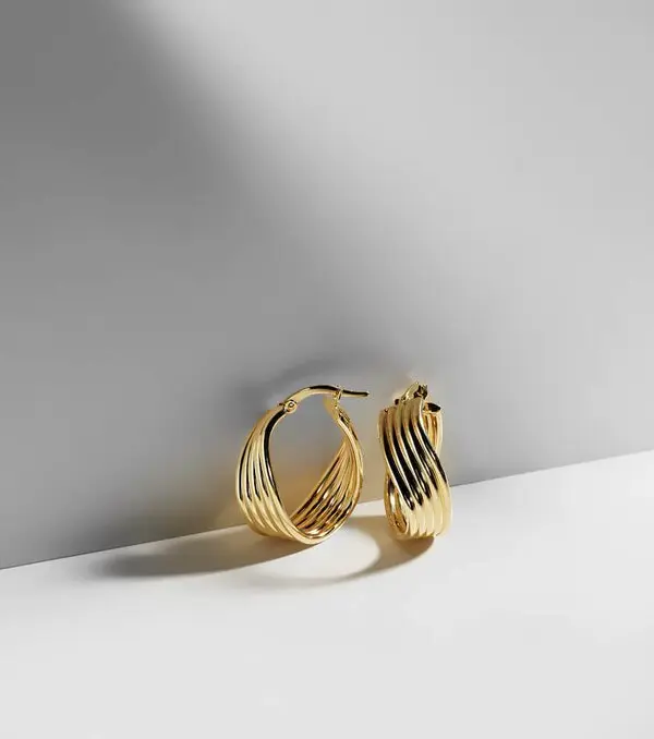 STONE AND STRAND - Stone And Strand Swerve 10kt Gold Hoop Earrings