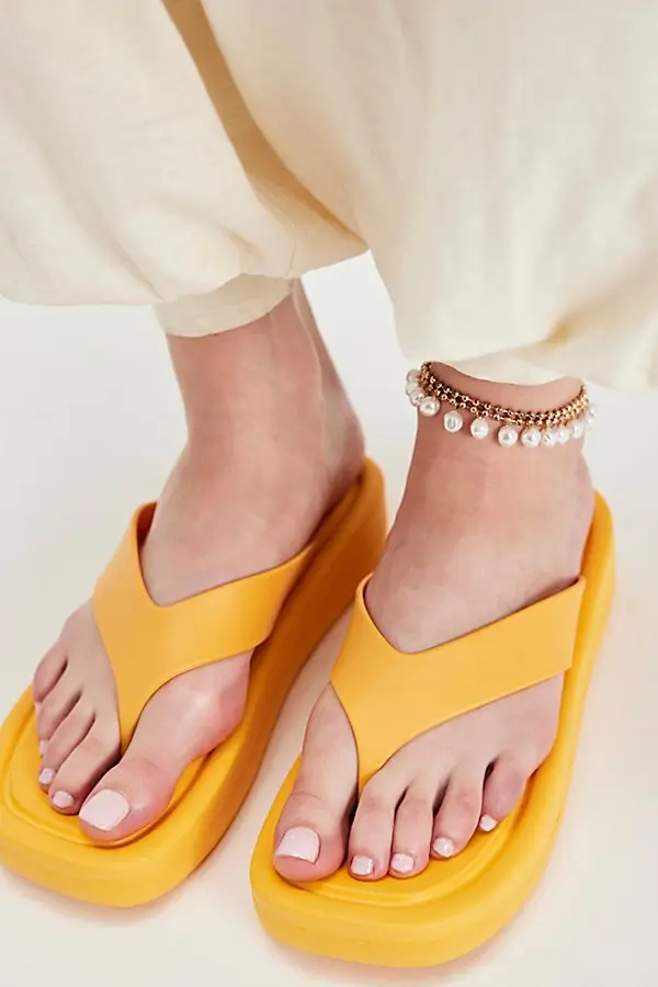 Jeffrey Campbell Darcie Platform Flip Flops - Daffodil - Fp Exclusive