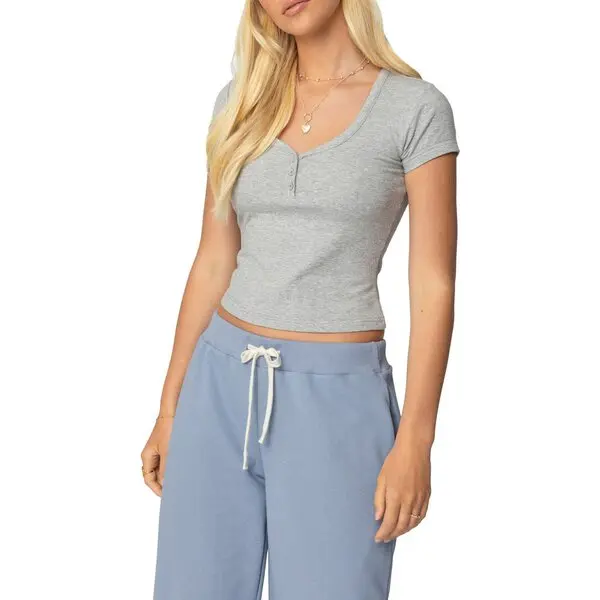EDIKTED Katerina Henley Crop Top