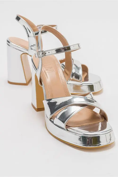 FOREVER & ALWAYS SHOES Yvonne Platform Sandals - Silver