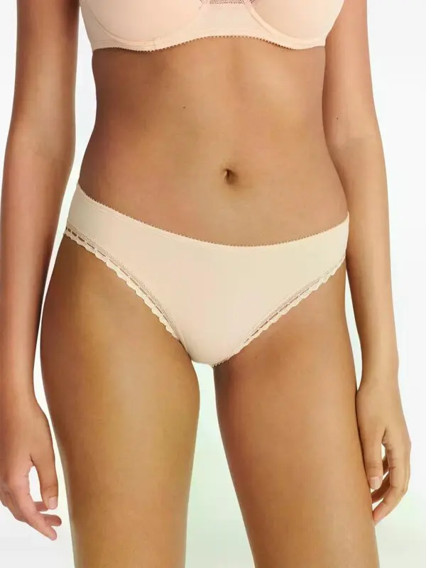 ERES Flash Briefs - Neutrals