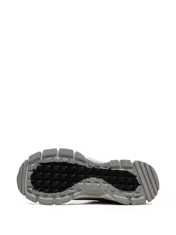 Nike Zoom Vomero Roam Summit Sneakers - White