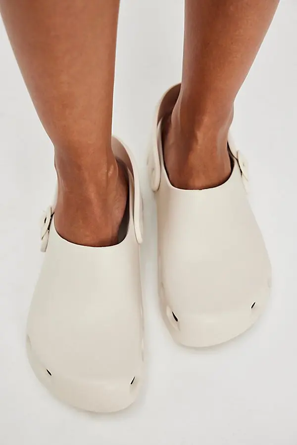 BIRKENSTOCK Birki Flow Eva Clogs - Eggshell