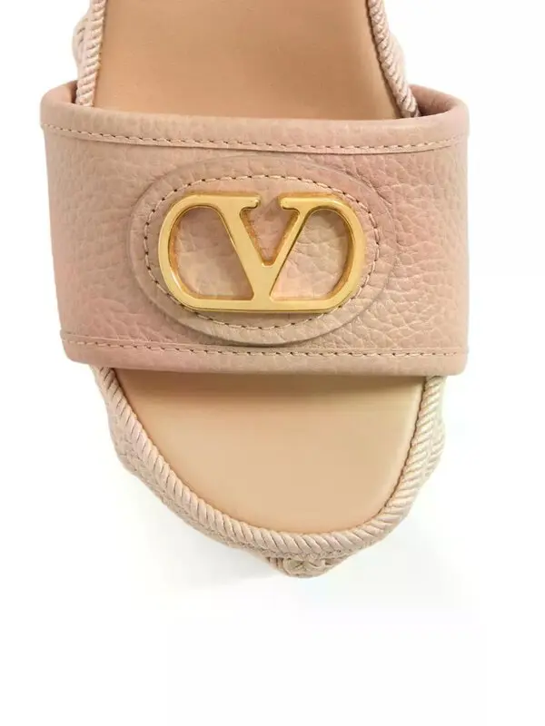 Valentino Garavani Vlogo Signature Wedge Sandals In Grainy Calfskin 120mm - Pink