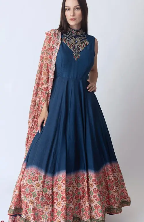 RAAS Myka Embroidered High Neck Gown Set