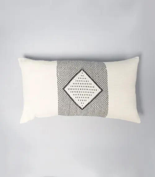Voz Diamante Lumbar Pillow Soft Border In Ivory - Black/ivory