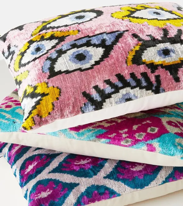 LES-OTTOMANS Velvet Cushion