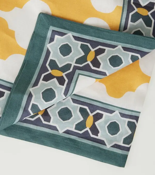 La DoubleJ Plaza Medium Linen Tablecloth