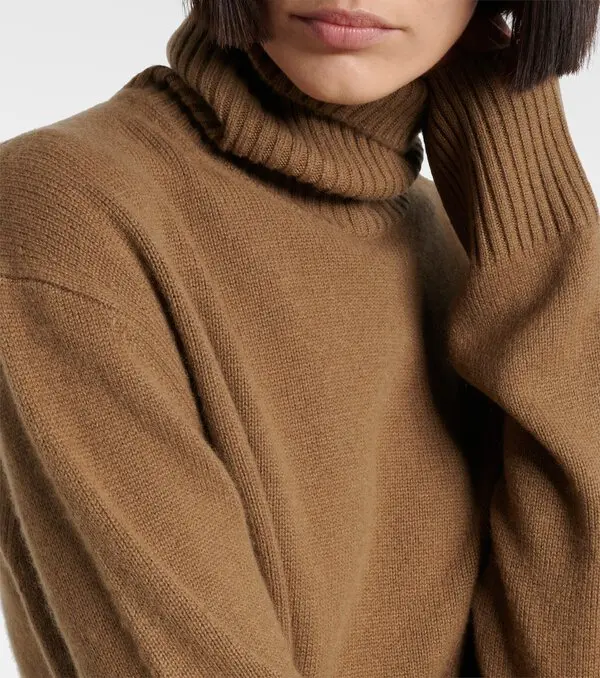 TOTEME Cashmere Turtleneck Sweater
