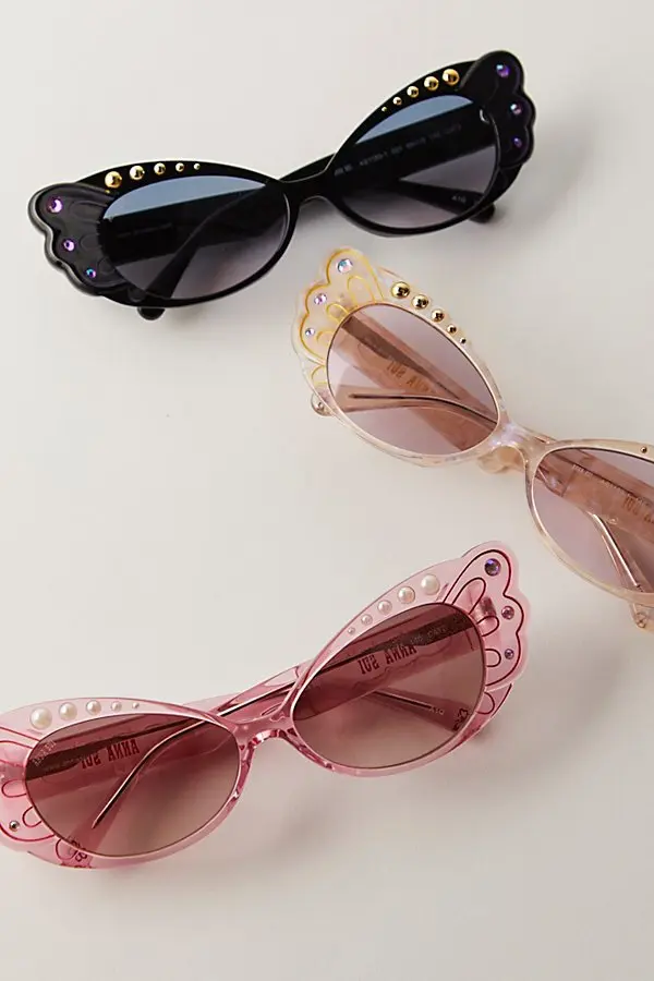 Anna Sui Pearl Wing Oversized Sunglasses - Black | Editorialist display picture 1