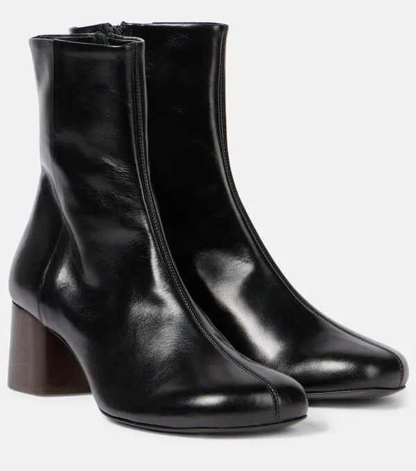 LEMAIRE Anatomic 55 Leather Ankle Boots - Black