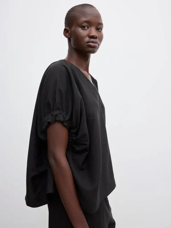 HOUSE OF DAGMAR Ruched V-neck Top