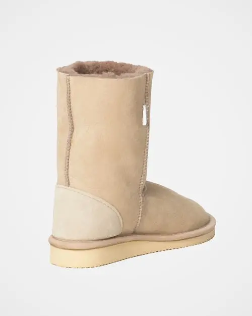 CELTIC & CO. Shearling House Boots - Oatmeal