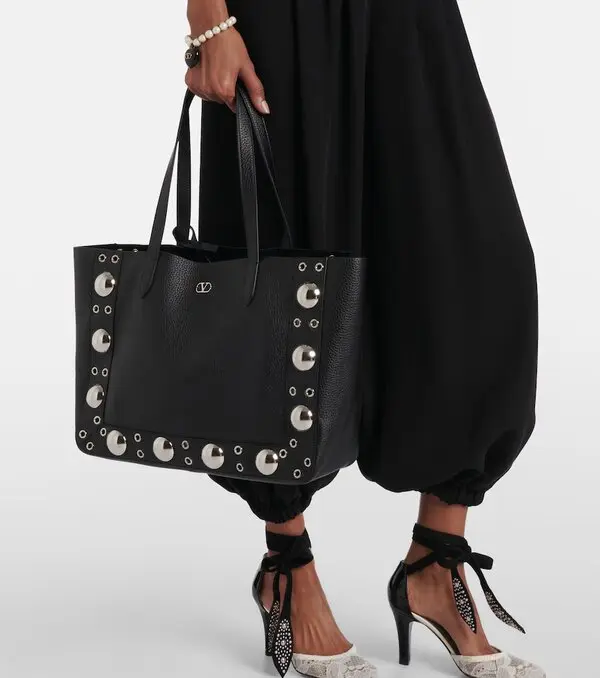 Valentino Garavani Nellcôte Medium Studded Leather Shopper - Black