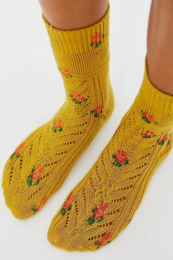 MAGNOLIA PEARL Floral Crew Socks - Bloomin Sun