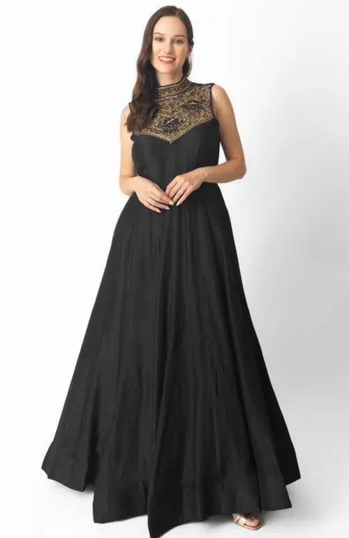 RAAS Zuri Embroidered Gown