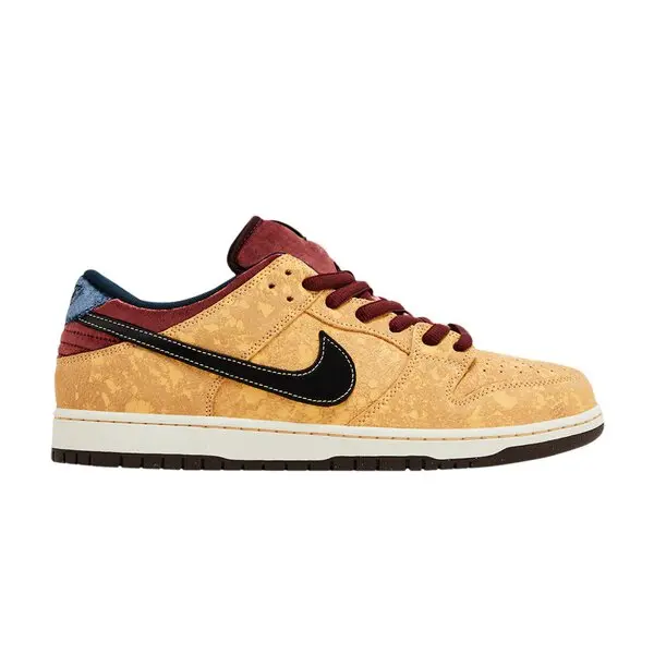 Nike Dunk Low Sb 'city Of Cinema' Sneakers - Gold