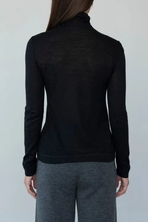 SSKEIN Turtleneck Pullover - Black
