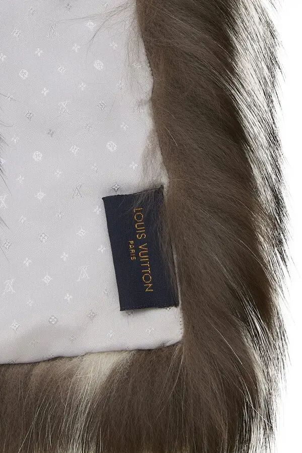 LOUIS VUITTON Fur Logo Muffler