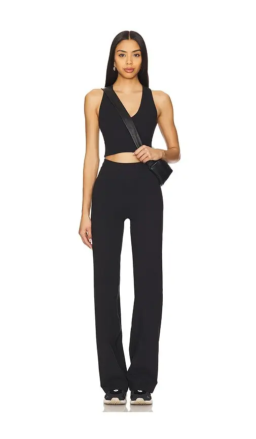 437 The V Tank Top - Black