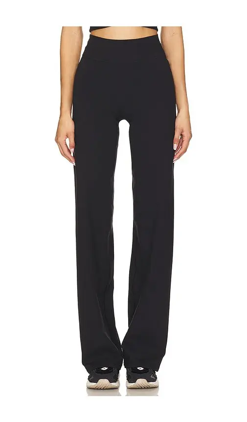 437 The Essentials Pant - Black