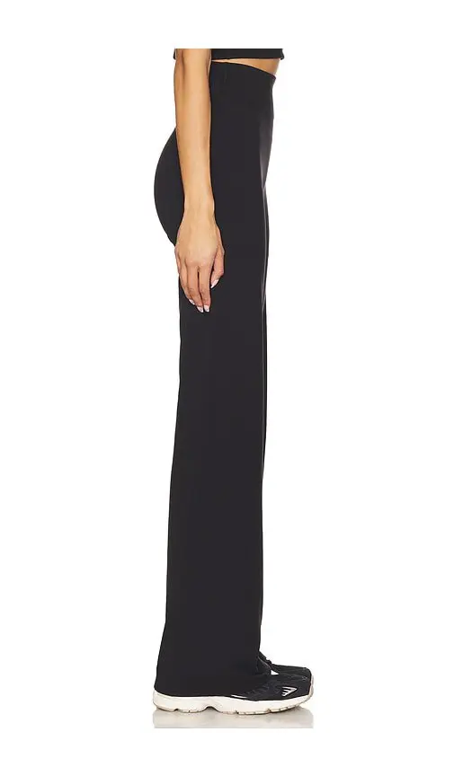 437 The Essentials Pant - Black