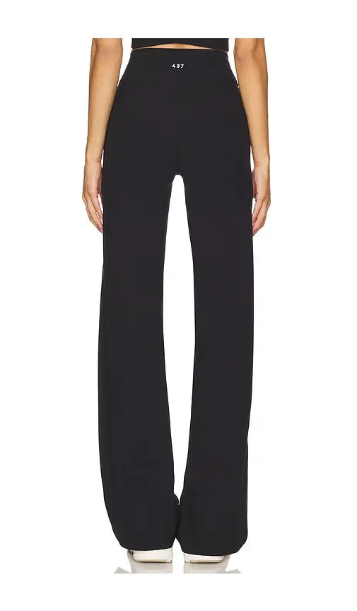 437 The Essentials Pant - Black