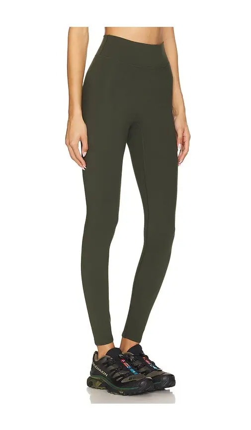 437 The Essentials Legging In Dark Green - Forest