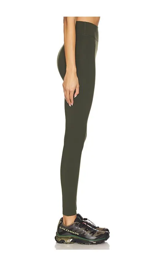 437 The Essentials Legging In Dark Green - Forest