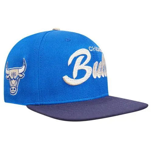 PRO STANDARD Navy Chicago Bulls Legacy Snapback Hat