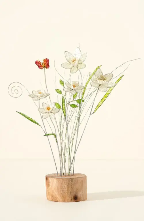UNCOMMON GOODS Birth Month Wildflower Bouquet - December - Narcissus