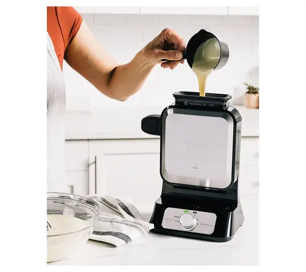 NINJA Neverstick Pro Belgian Waffle Maker
