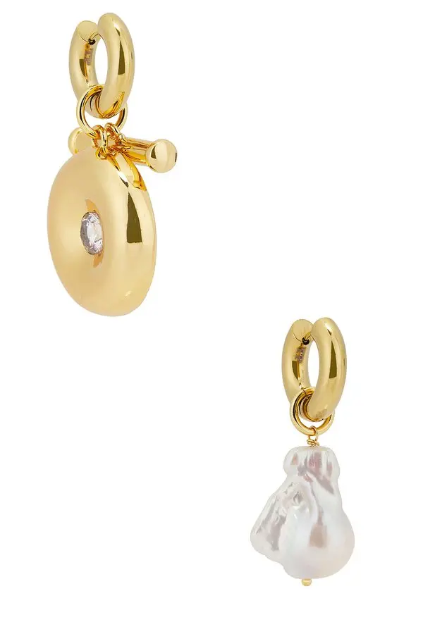 Timeless Pearly Mismatched Drop Earrings - Gold