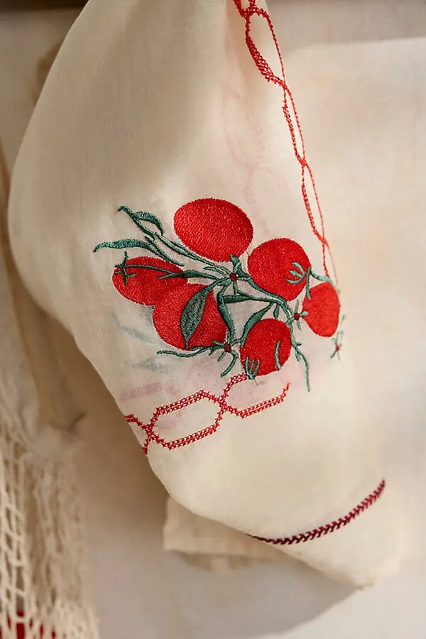ELIZABETH GILLETT Tomato Embroidered Cotton Bandana - Red