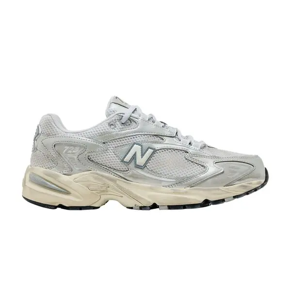 NEW BALANCE 725v1 Sneakers - Silver